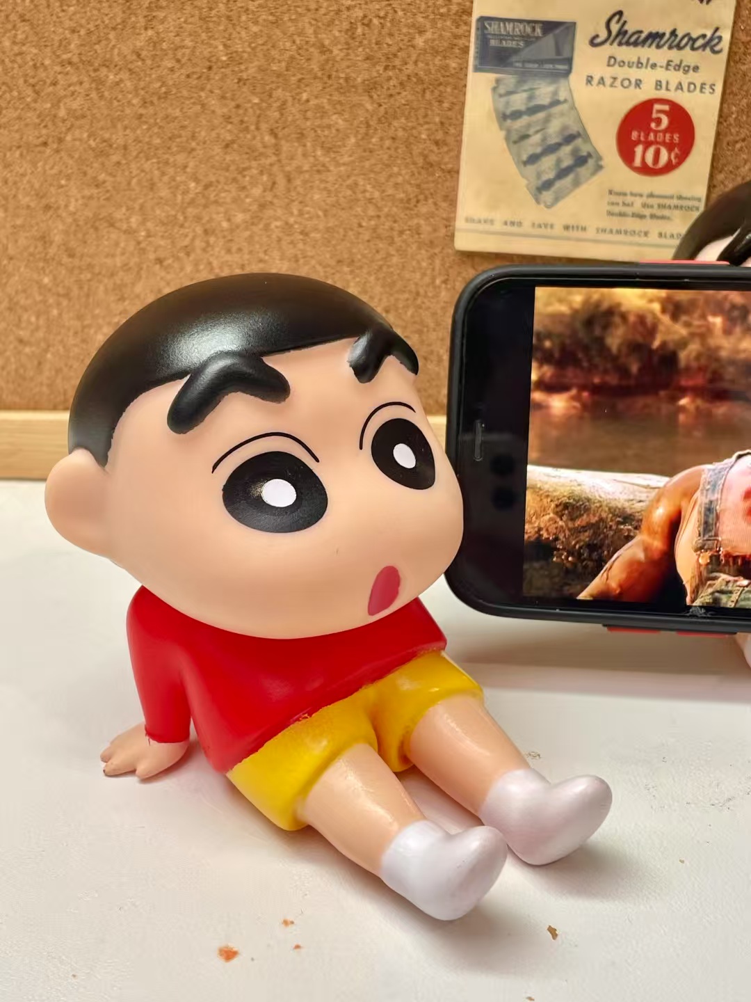 Crayon Shin-chan mobile phone holder - 7itone
