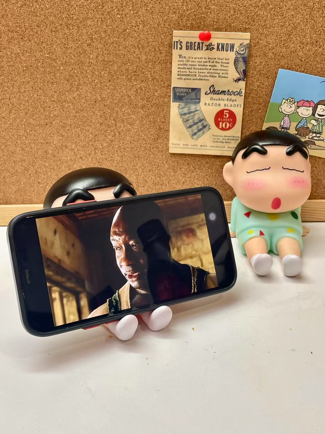 Crayon Shin-chan mobile phone holder - 7itone